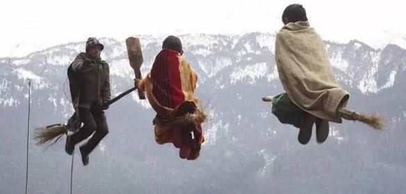 哈利波特三把扫帚,哈利波特骑扫帚,哈利波特飞天扫帚_大山谷图库